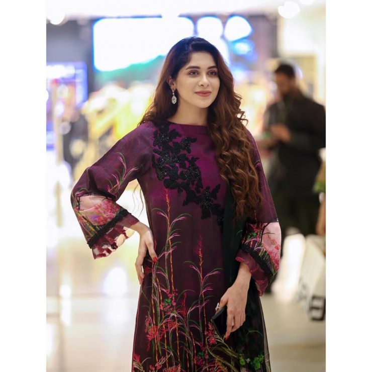 Drama Actress Azekah Daniel Latest Beautiful Clicks | Reviewit.pk