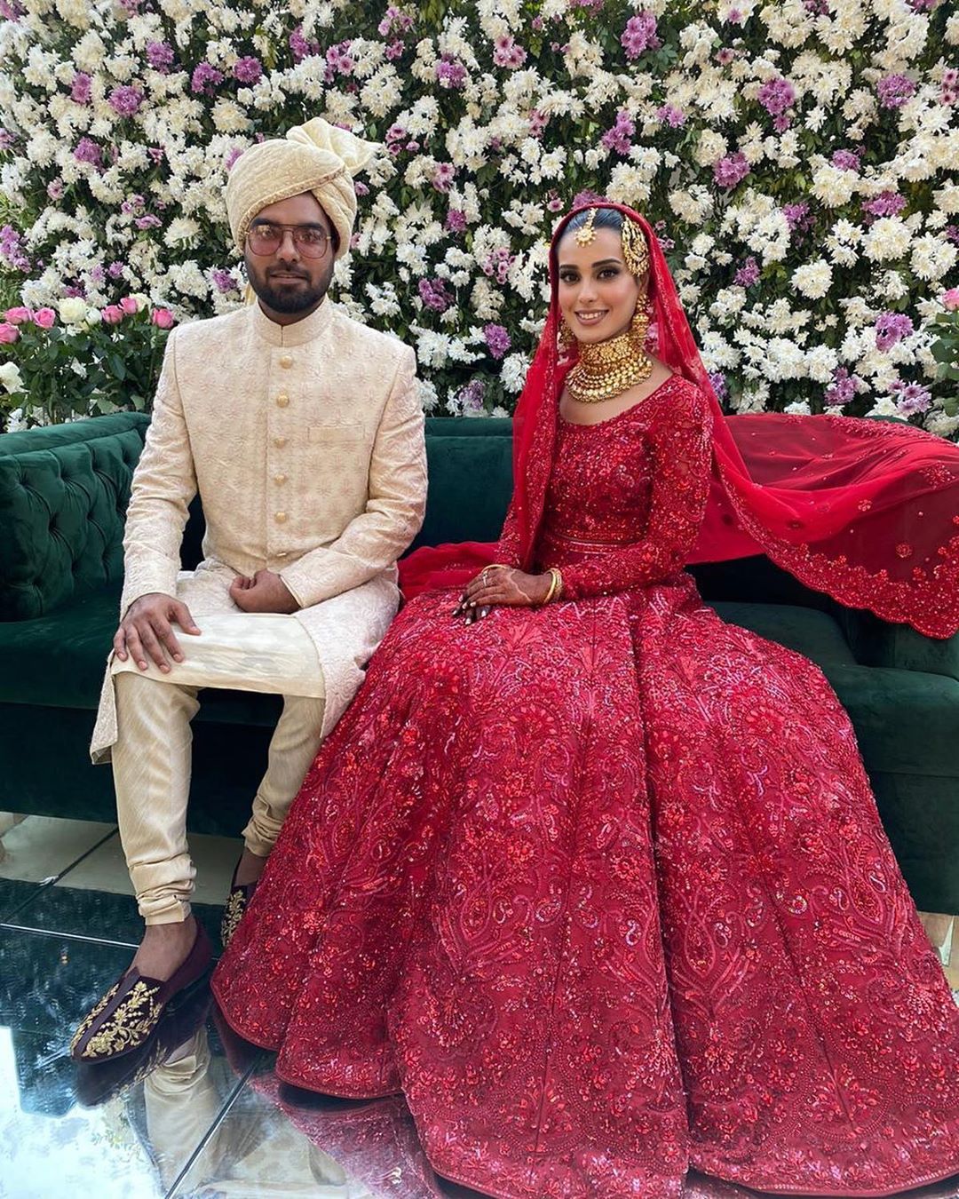 Iqra Aziz Took The Right Amount Of Inspiration From PC's Look | Reviewit.pk