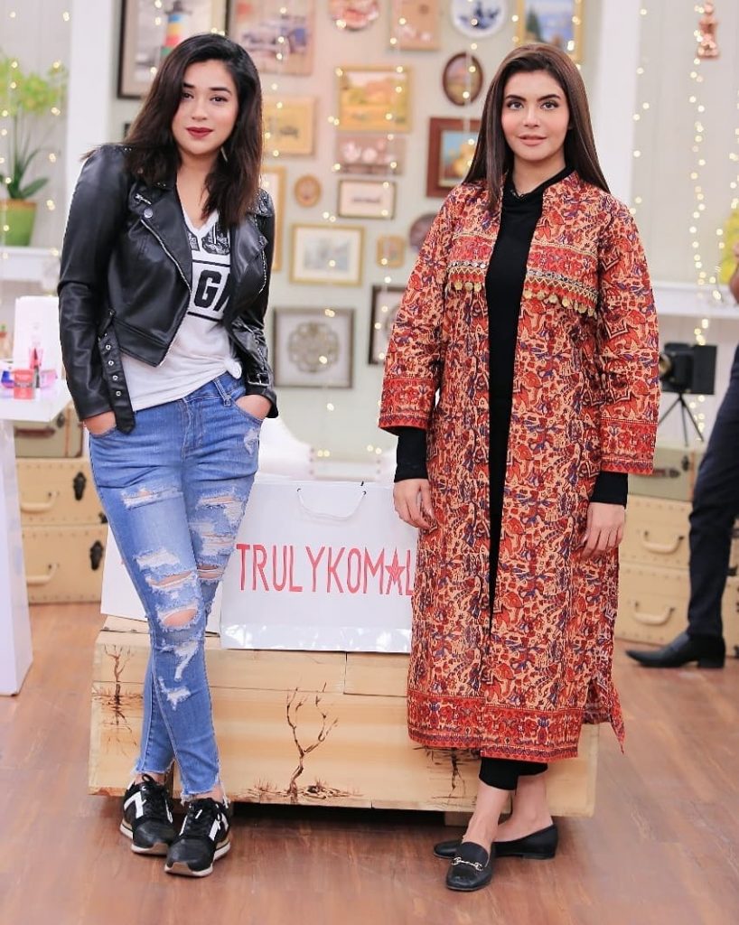 Komal Rizvi Beautiful Clicks from Nadia Yasir Morning Show | Reviewit.pk