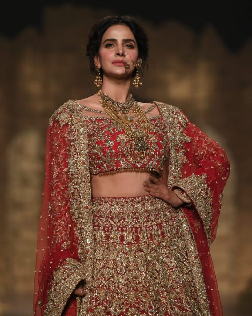 Super Gorgeous Saba Qamar Walked for Samsara Couture House at HBCW19 ...