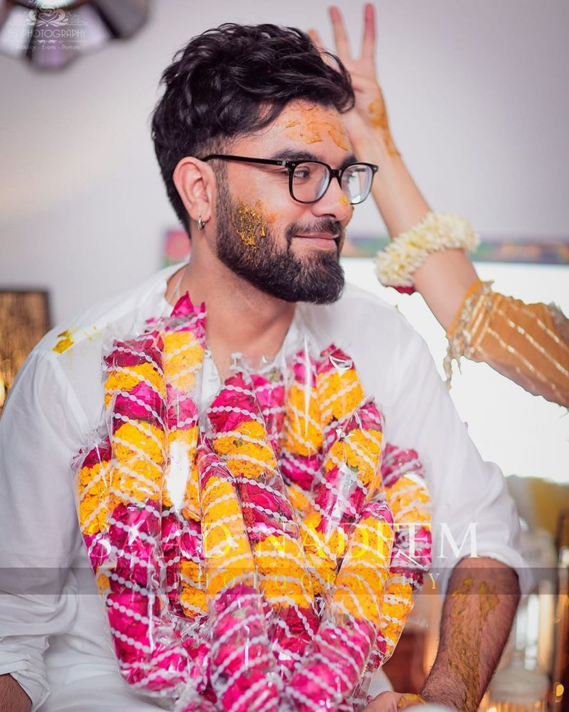 Yasir Hussain and Iqra Aziz Beautiful Mayun HD Pictures | Reviewit.pk