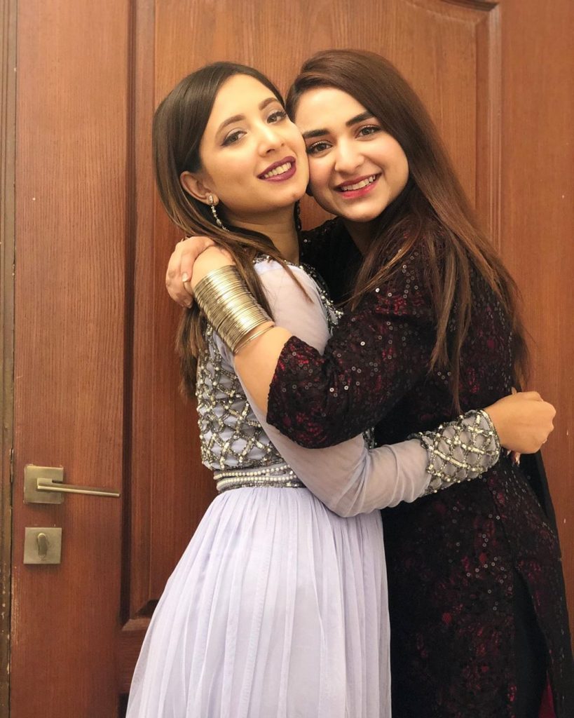 Latest Clicks of Beautiful Actress Komal Aziz | Reviewit.pk