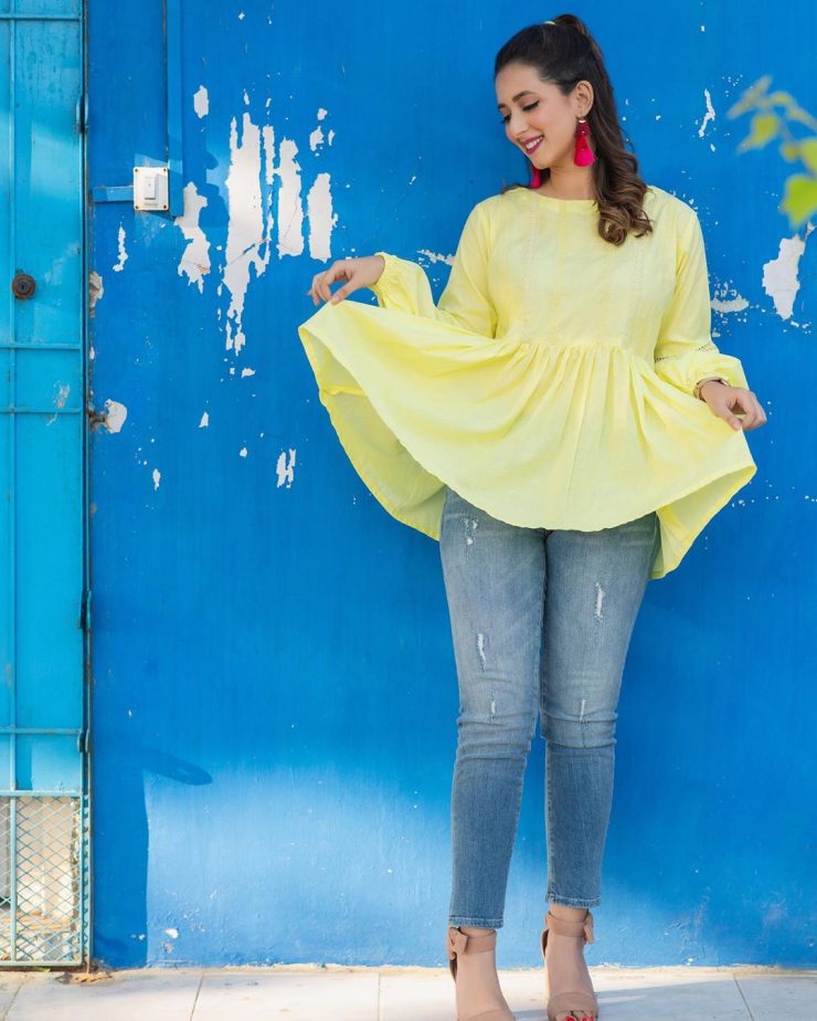 Latest Clicks of Beautiful Actress Komal Aziz | Reviewit.pk
