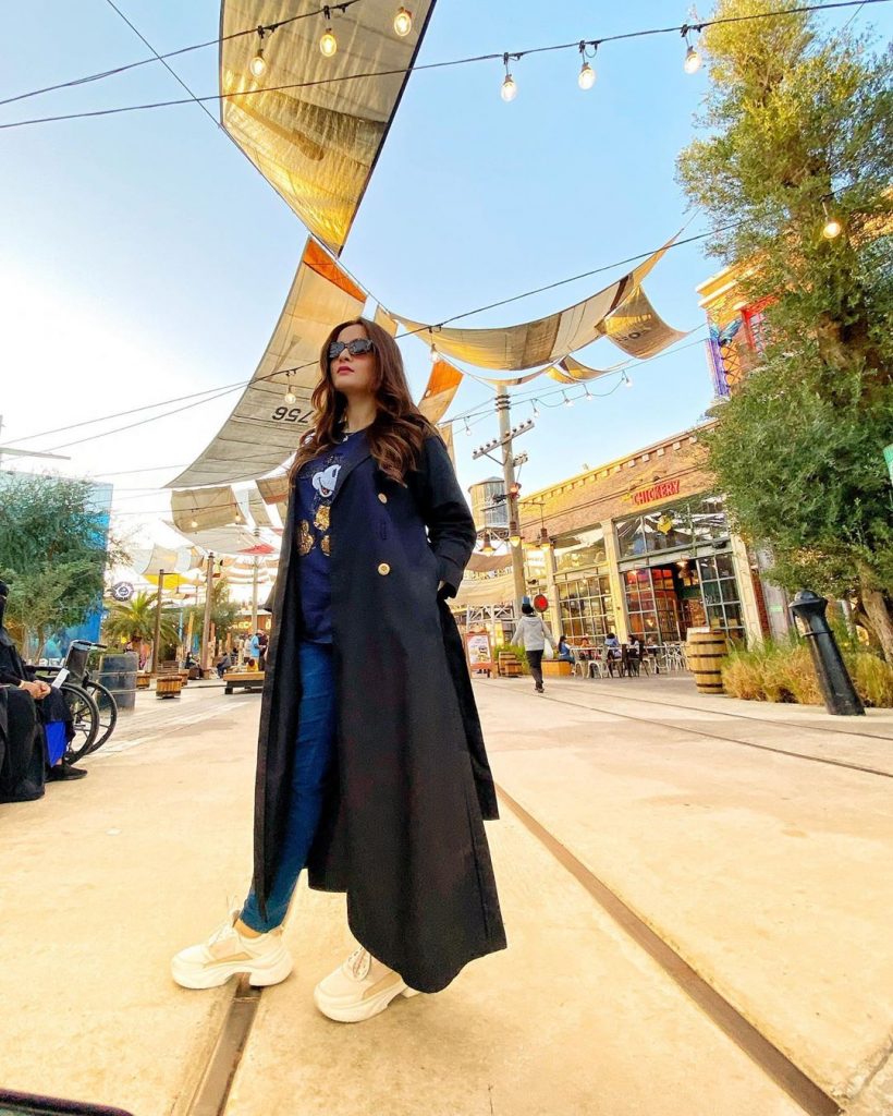 Latest Beautiful Clicks of Actress Aiman Khan | Reviewit.pk