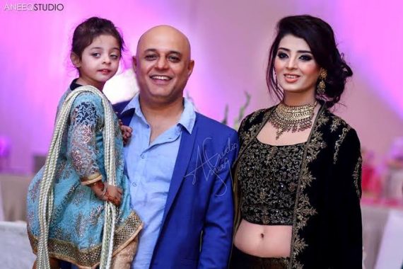 Beautiful Pictures of Singer Ali Azmat With His Wife and Kids | Reviewit.pk