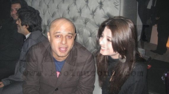 Beautiful Pictures of Singer Ali Azmat With His Wife and Kids | Reviewit.pk