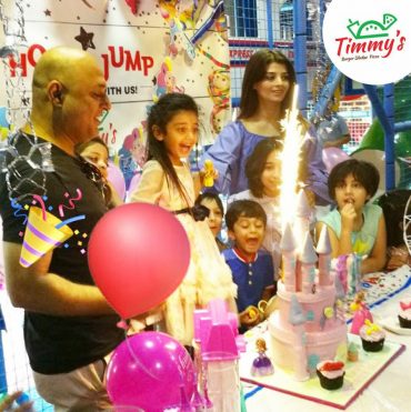 Beautiful Pictures of Singer Ali Azmat With His Wife and Kids | Reviewit.pk