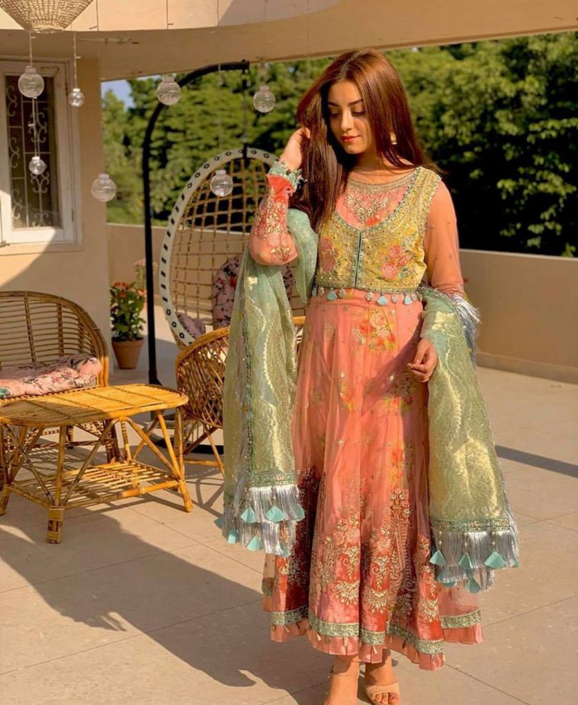 Alizeh Shah -Age, Husband, Sister and Family | Reviewit.pk