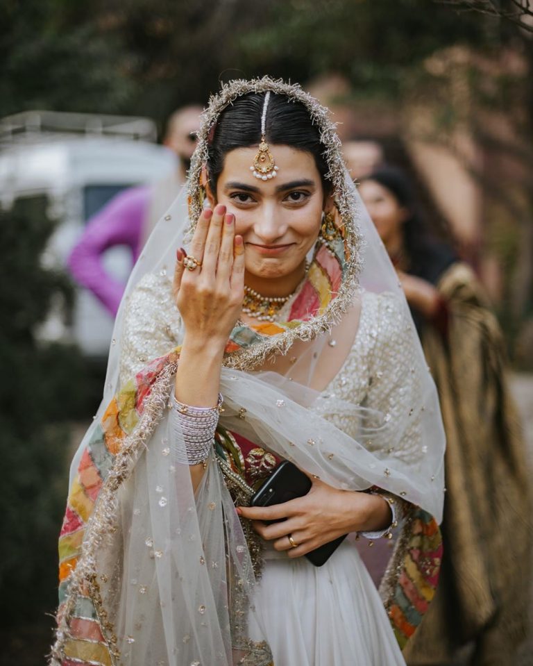 Actress Eman Suleman’s Mehendi Ceremony Pictures | Reviewit.pk