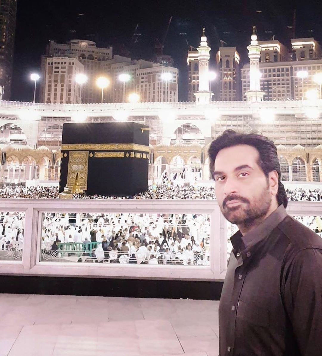 Humayun Saeed rings in New Year's with an Umrah | Reviewit.pk