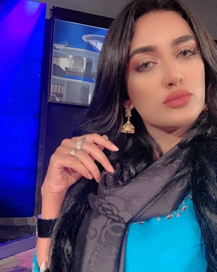 Latest Pictures of Model and Host Mathira | Reviewit.pk