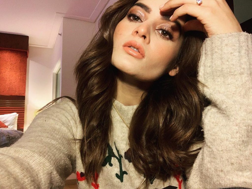 Beautiful Actress Minal Khan's Latest Clicks | Reviewit.pk