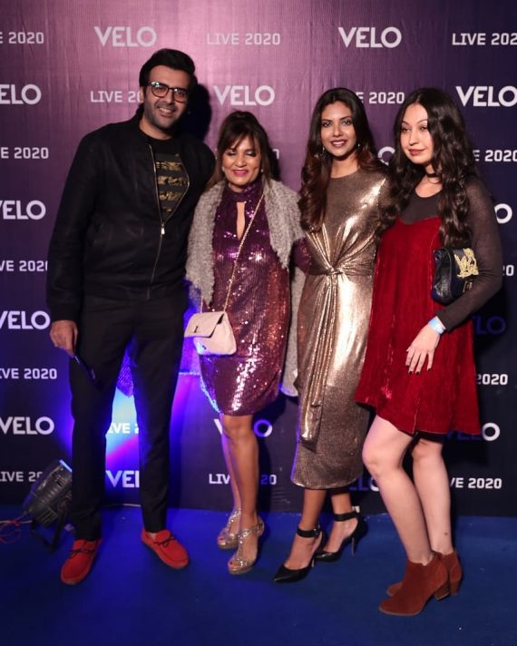 Nida Yasir Keeping An Eye On Yasir Nawaz | Reviewit.pk