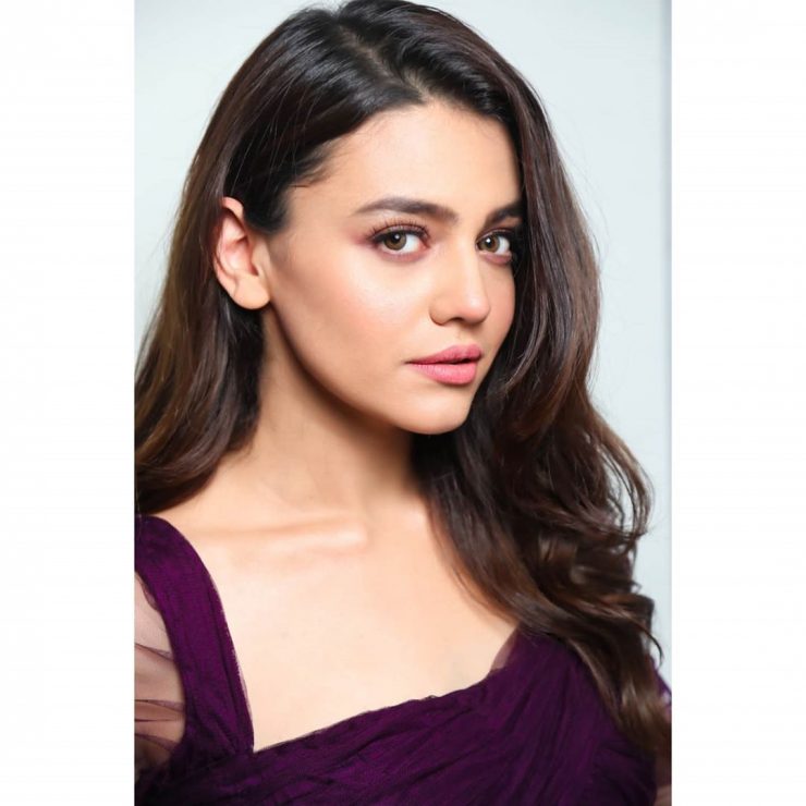 Zara Noor Abbas, Asad Siddiqui and Bushra Ansari Will Star In Zebaish ...