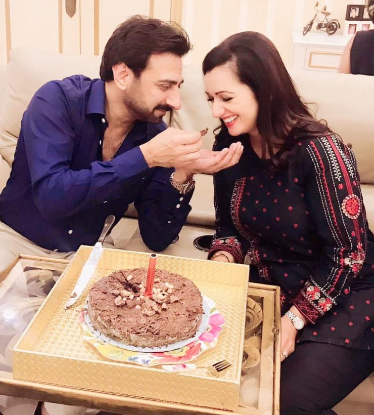 Actress Tasmina Sheikh with her Family Invited at Javeria Saud Home ...