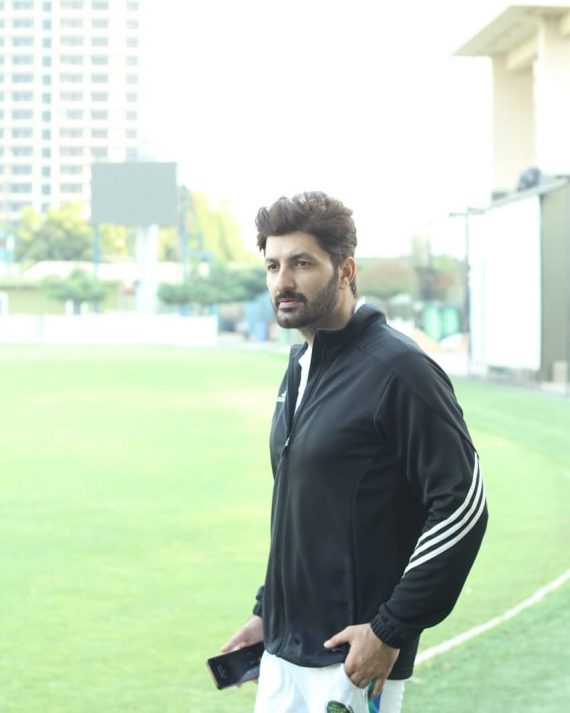 Actor Syed Jibran's Latest Pictures with his Family | Reviewit.pk