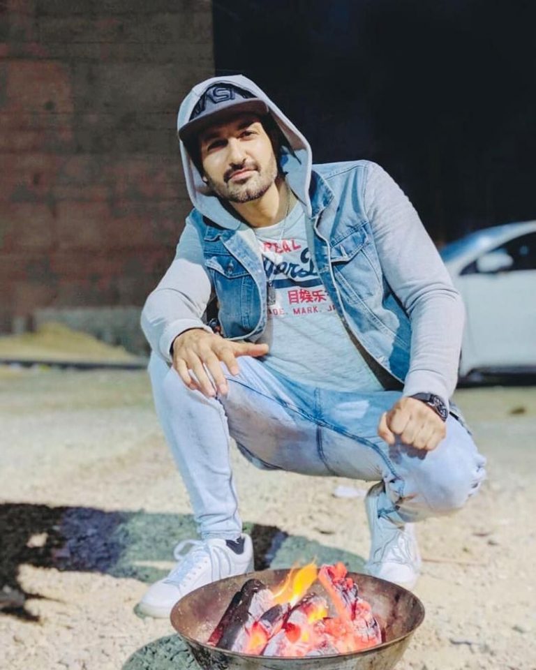 Actor Syed Jibran's Latest Pictures with his Family | Reviewit.pk