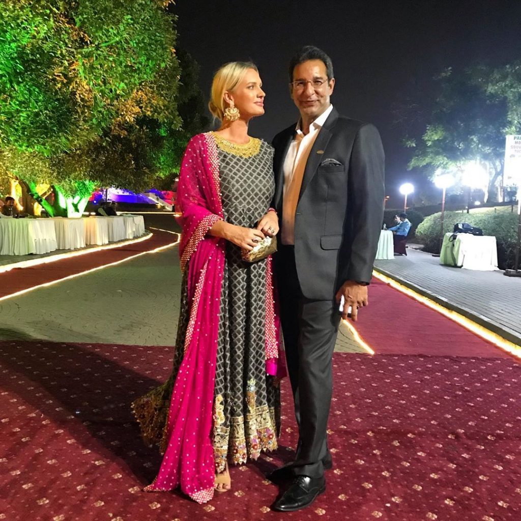 Wasim Akram with his Wife Shaniera in Australia Enjoying Vacations ...