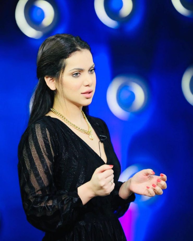 Beautiful Pictures of Actress Ghana Ali from Bol Nights with Ahsan Khan ...