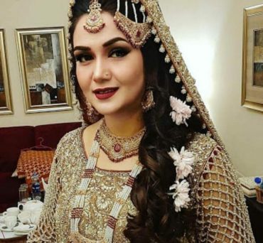 Pakistani Celebrity Brides Who Went For Heavy Bridal Makeup | Reviewit.pk