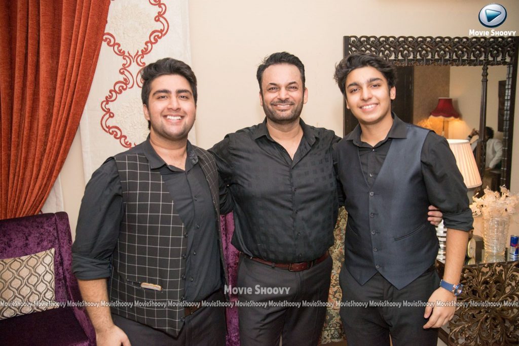 Actor Nauman Masood Pictures With His Wife And Sons | Reviewit.pk