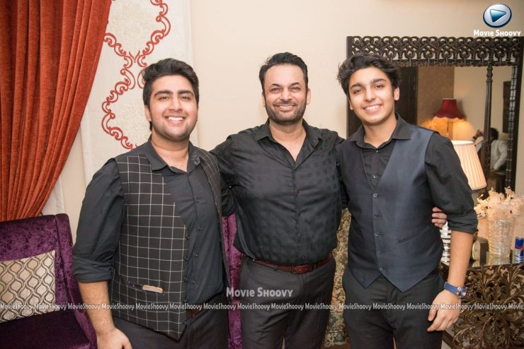 Actor Nauman Masood Pictures With His Wife And Sons | Reviewit.pk