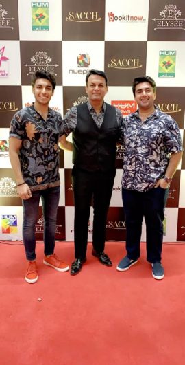 Actor Nauman Masood Pictures With His Wife And Sons | Reviewit.pk