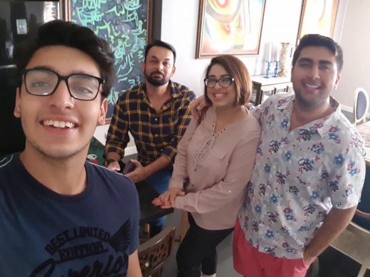 Actor Nauman Masood Pictures With His Wife And Sons | Reviewit.pk