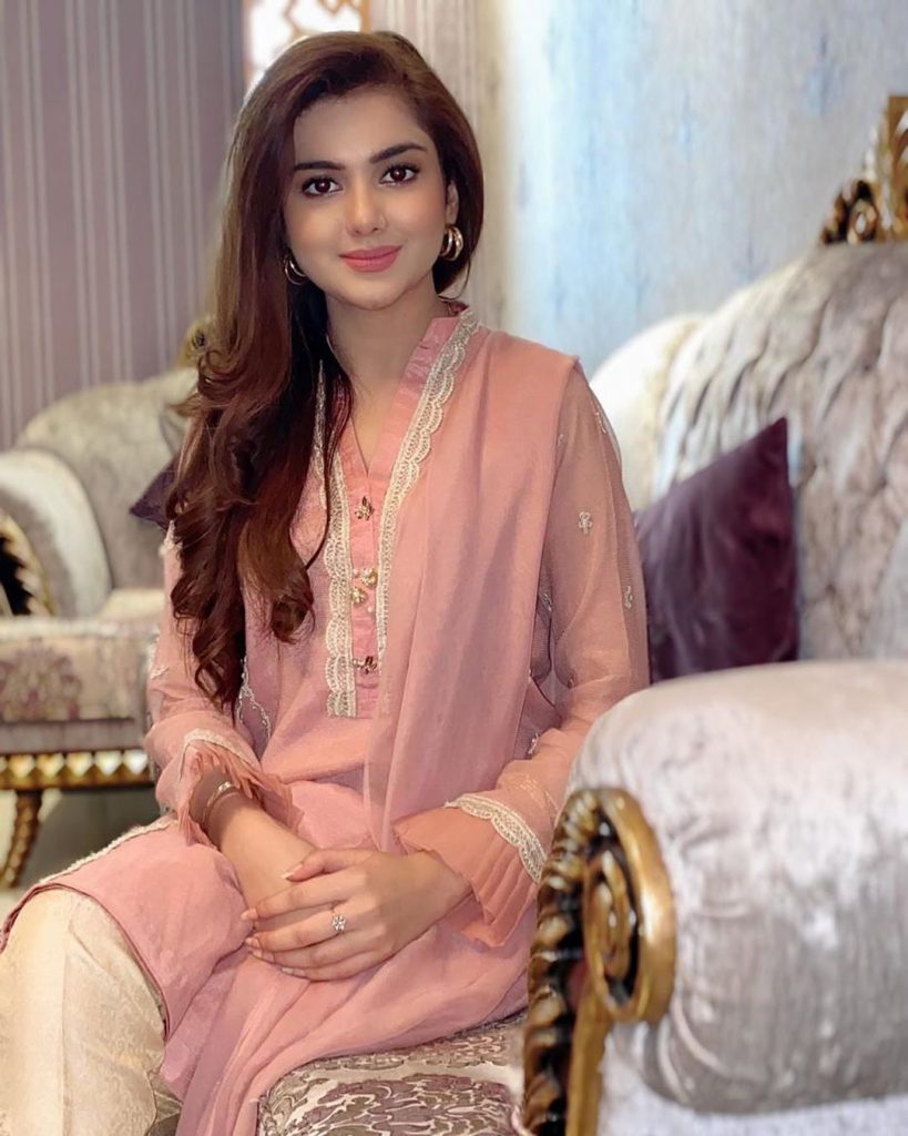 Beautiful Syeda Tuba Aamir Latest Pictures | Reviewit.pk