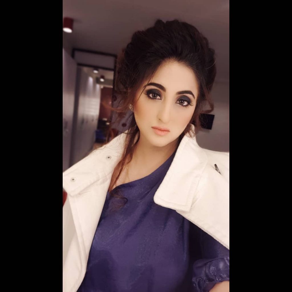 Actress Fatima Sohail Latest Pictures with her Son | Reviewit.pk