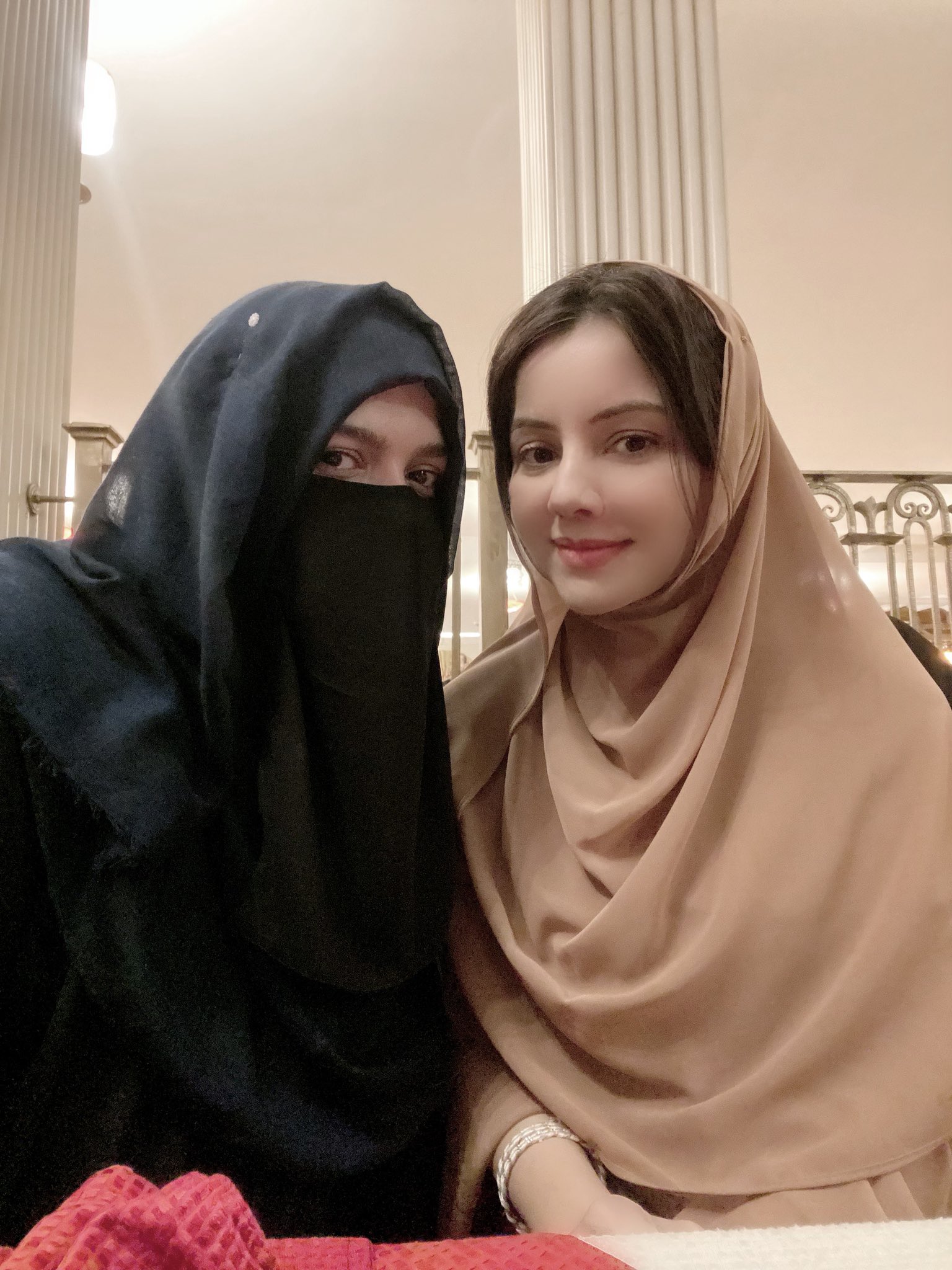 Rabi Pirzada Receives Appreciation From A Hindu Fan | Reviewit.pk