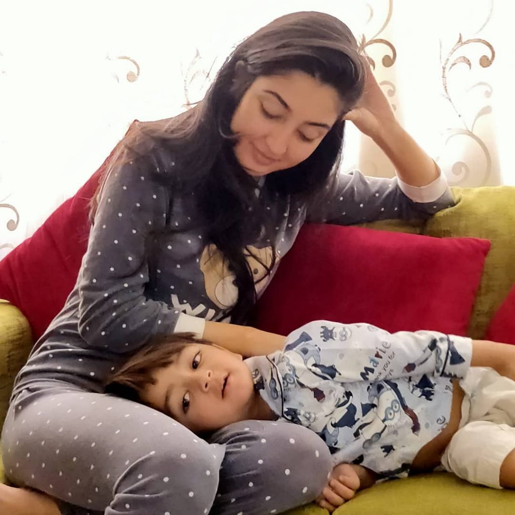 Syed Shafaat Ali Beautiful Pictures with his Wife and Son | Reviewit.pk