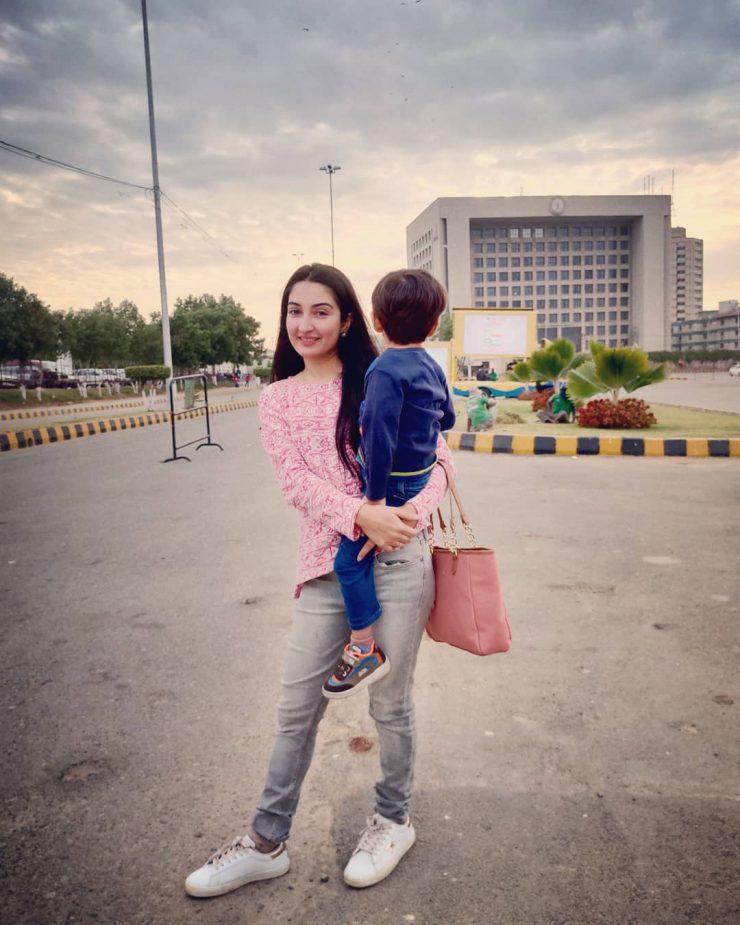 Syed Shafaat Ali Beautiful Pictures with his Wife and Son | Reviewit.pk