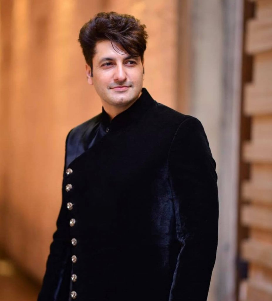 7 Pakistani Actors Who Are Also Doctors | Reviewit.pk
