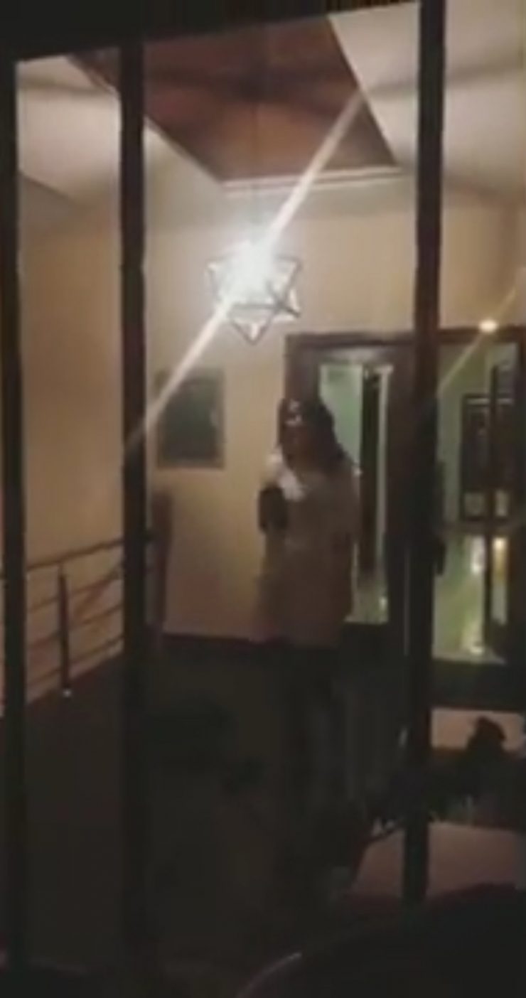 Inside Pictures of Saba Qamar’s House | Reviewit.pk