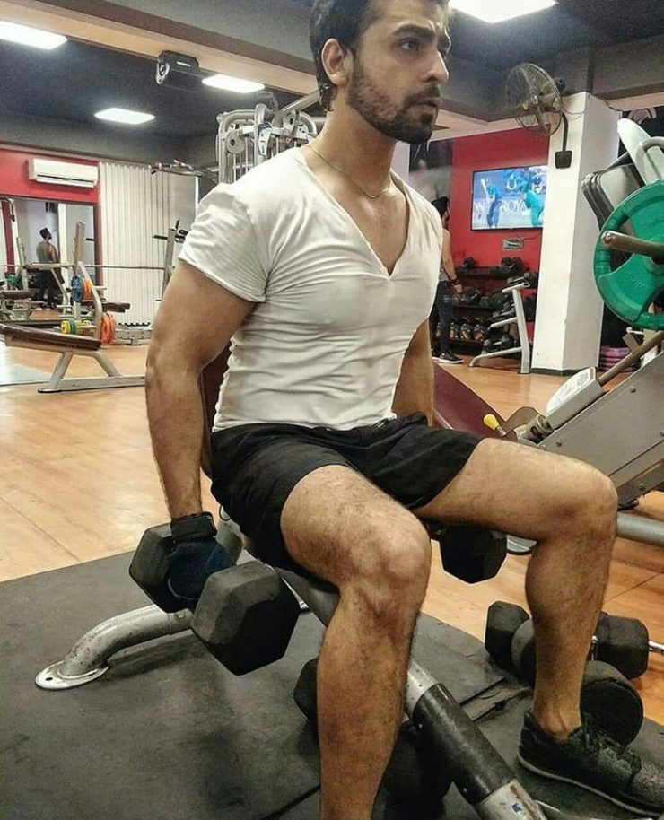 Top 10 Male Celebrities Who are Regular at GYM | Reviewit.pk