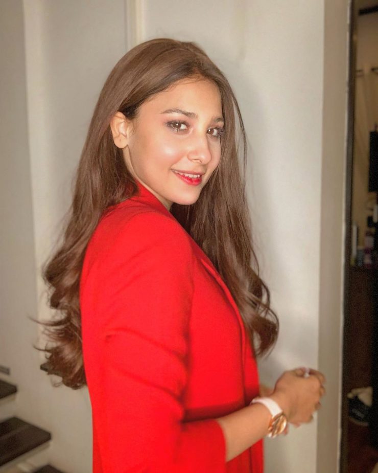 Hina Altaf Talks About Her Journey In Showbiz | Reviewit.pk