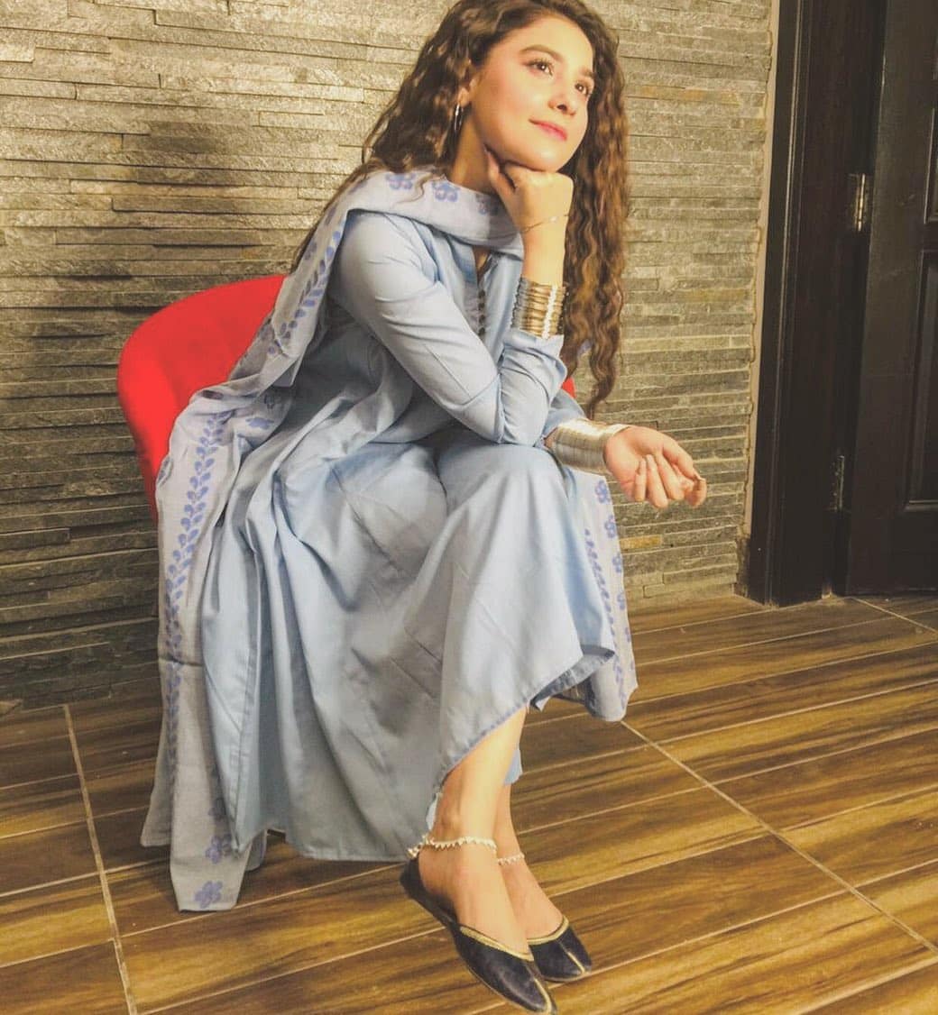 Hina Altaf's Video From Her First Show As VJ | Reviewit.pk