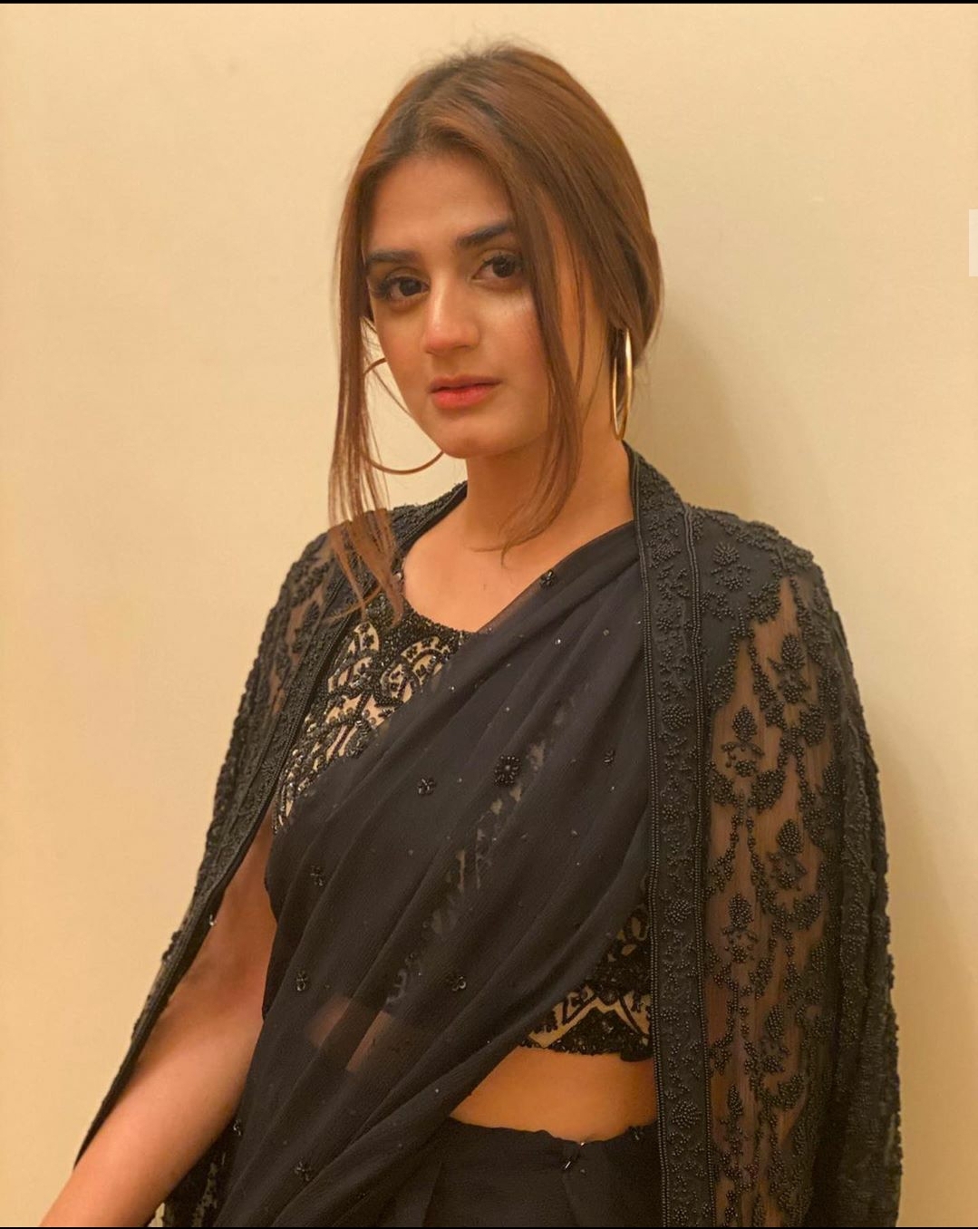 Hira Mani Prays For All Human Beings | Reviewit.pk