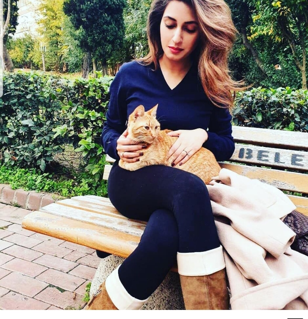 Actress Iman Ali Isn't A Mahira Khan Fan | Reviewit.pk