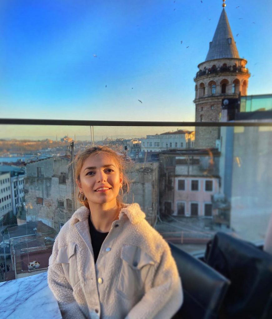 Singer Momina Mustehsan Beautiful Pictures from Istanbul Turkey ...