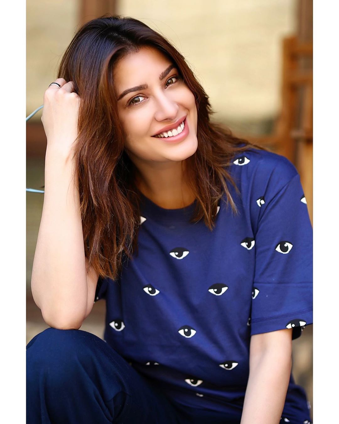 Mehwish Hayat Shares Heartfelt Note For Her Late Puppy | Reviewit.pk