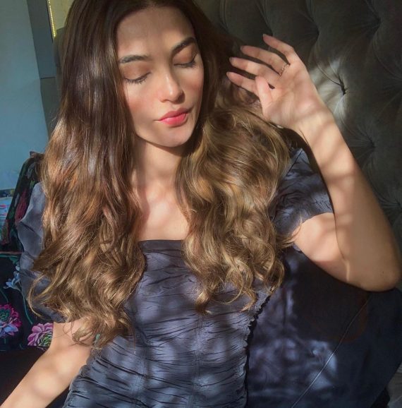 Latest Beautiful Pictures of Actress Sadia Khan | Reviewit.pk