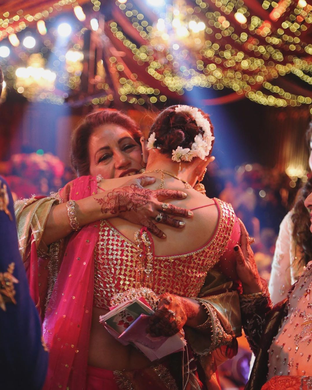 Why Maya Ali Cried On Her Brother's Wedding? | Reviewit.pk