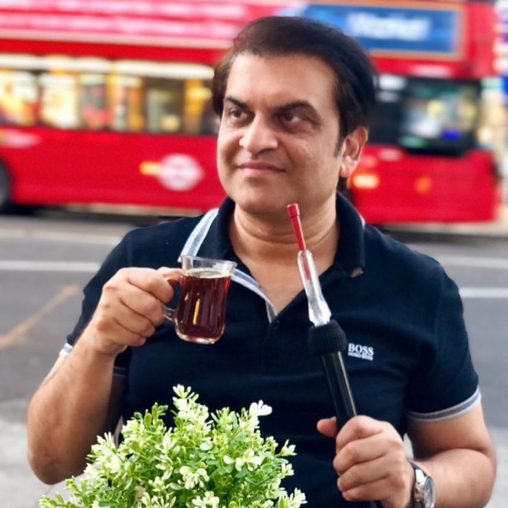 Beautiful Family Pictures of Abdullah Kadwani | Reviewit.pk