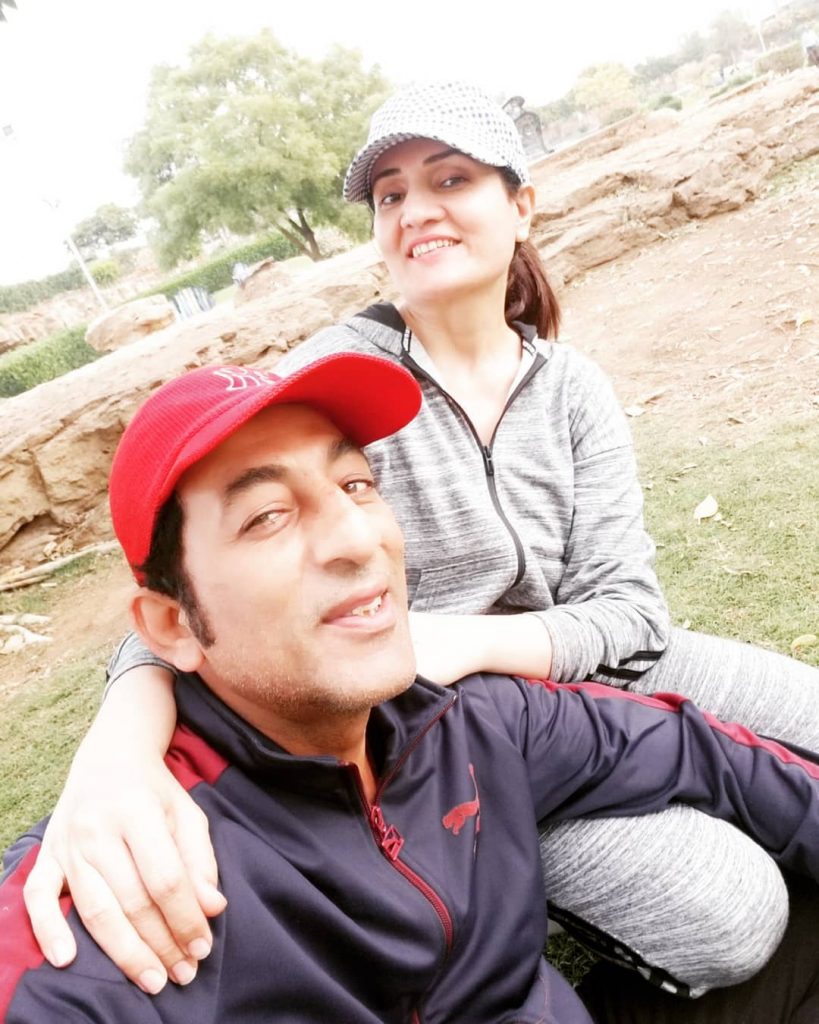 Adnan Shah Tipu Latest Pictures with his Beautiful Wife and Daughters ...