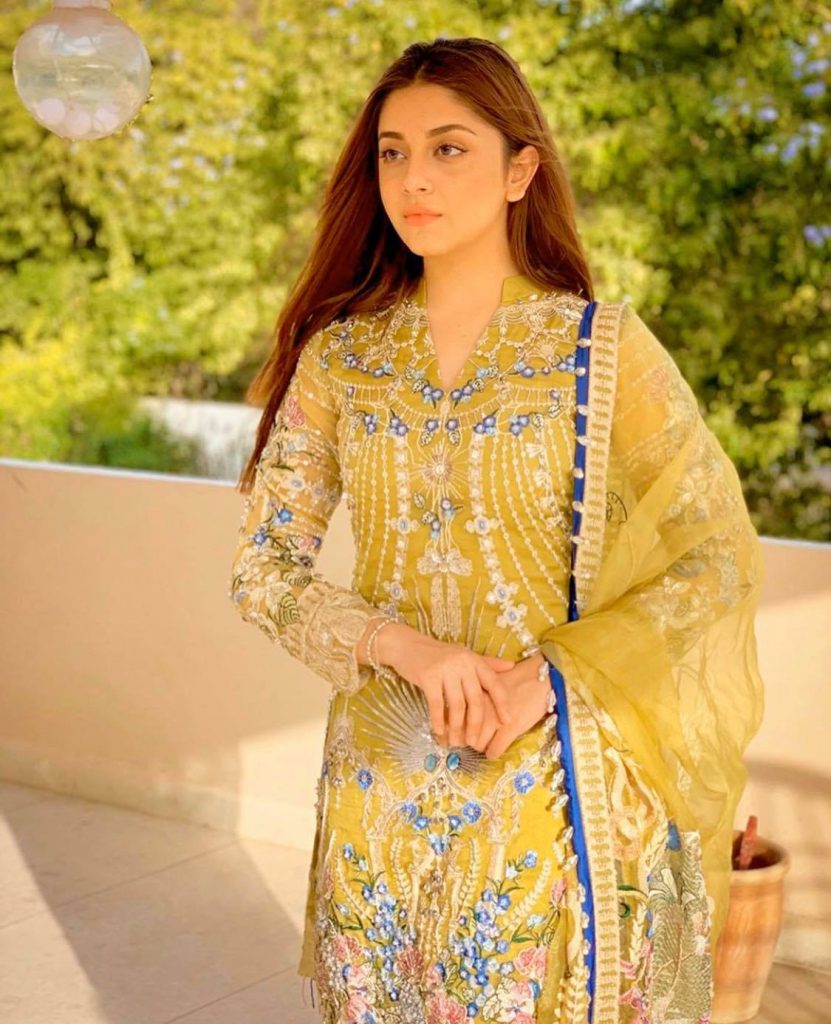 Alizeh Shah -Age, Husband, Sister and Family | Reviewit.pk