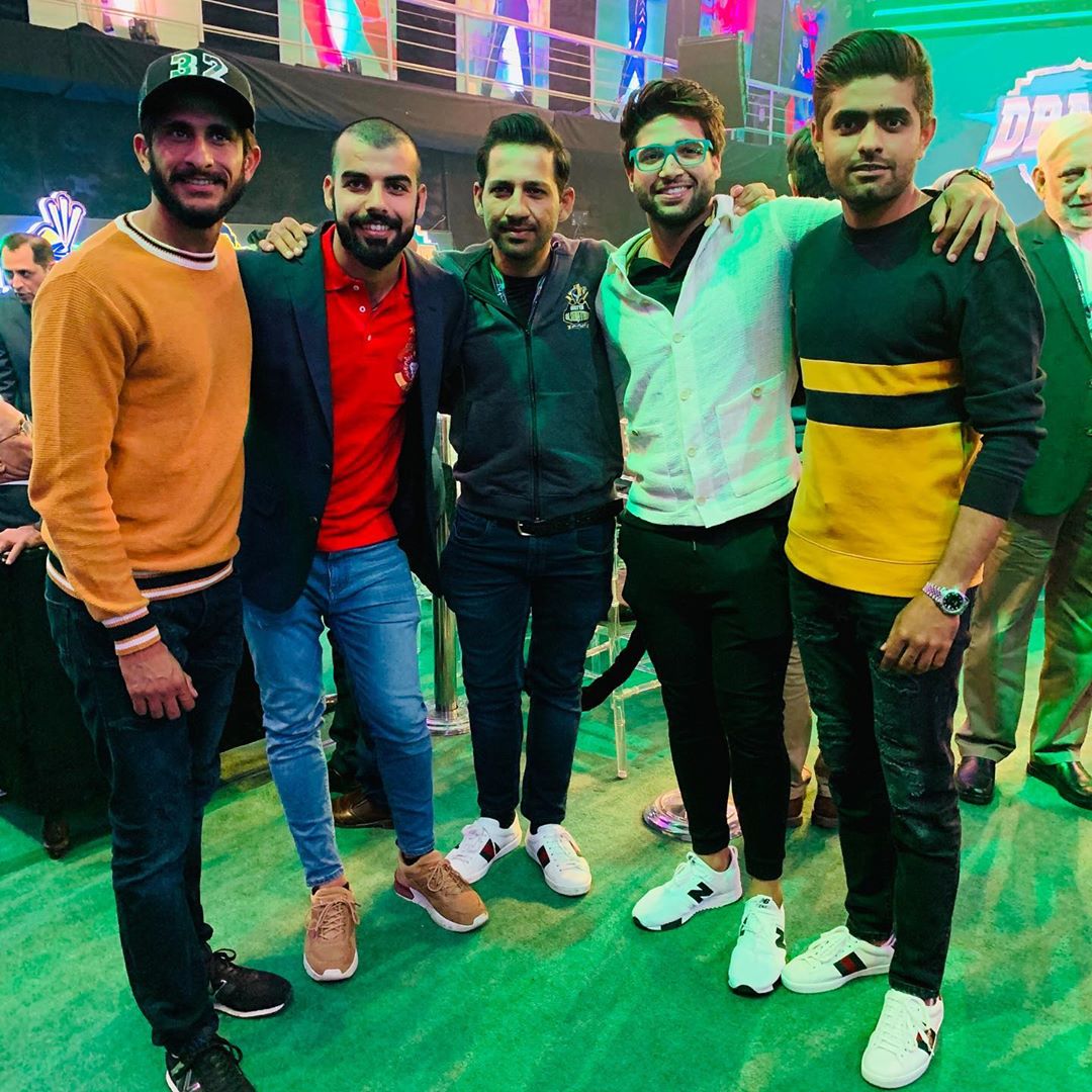 Babar Azam is a Friend of All – Here is WHY? | Reviewit.pk