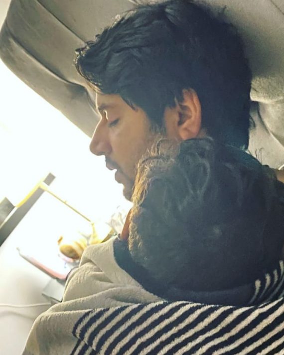 Cute Family Pictures of Imran Ashraf | Reviewit.pk