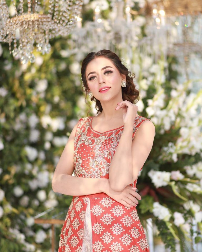 Beautiful Actress Mariam Noor at the Wedding Reception of her Friend ...